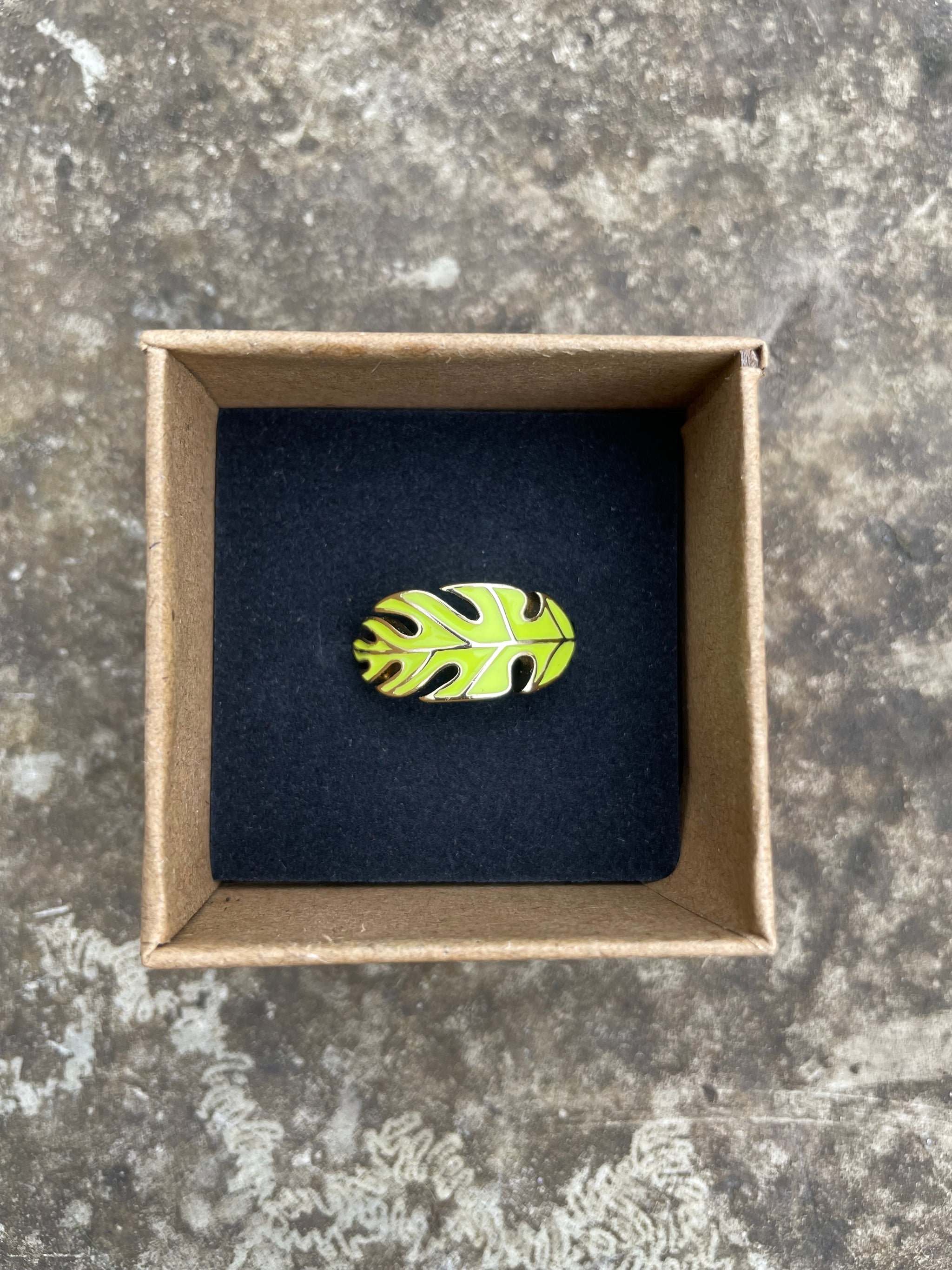 Monstera Leaf Ring – Circus Signs